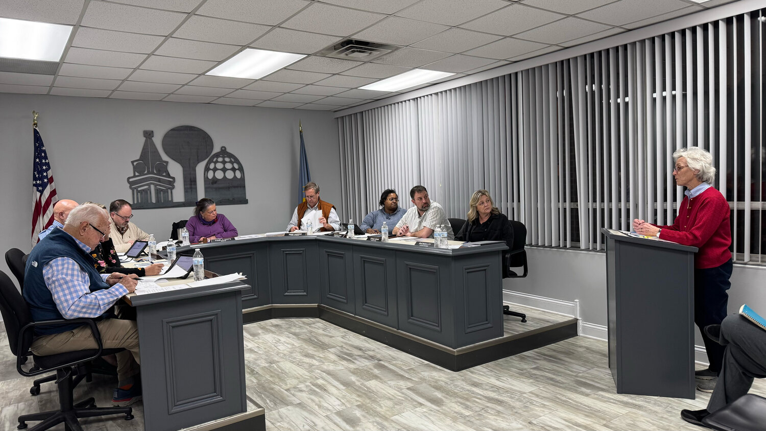 City council updates personnel policy, plans first responders awards ...