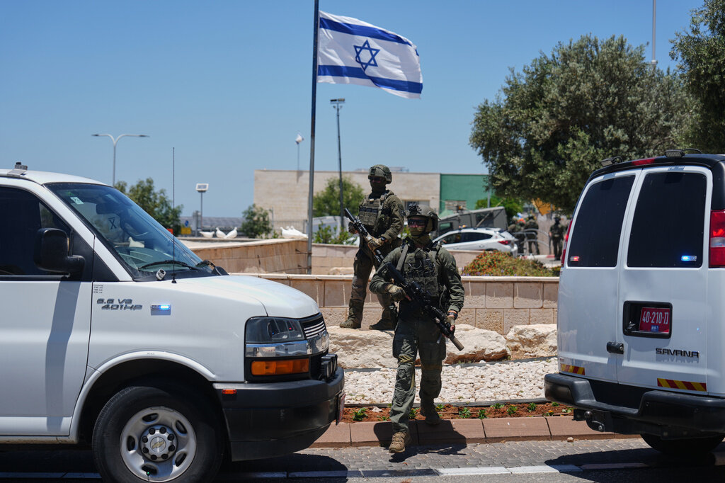 Arab attacker opens fire in central Israel, killing 1 and wounding 5 ...