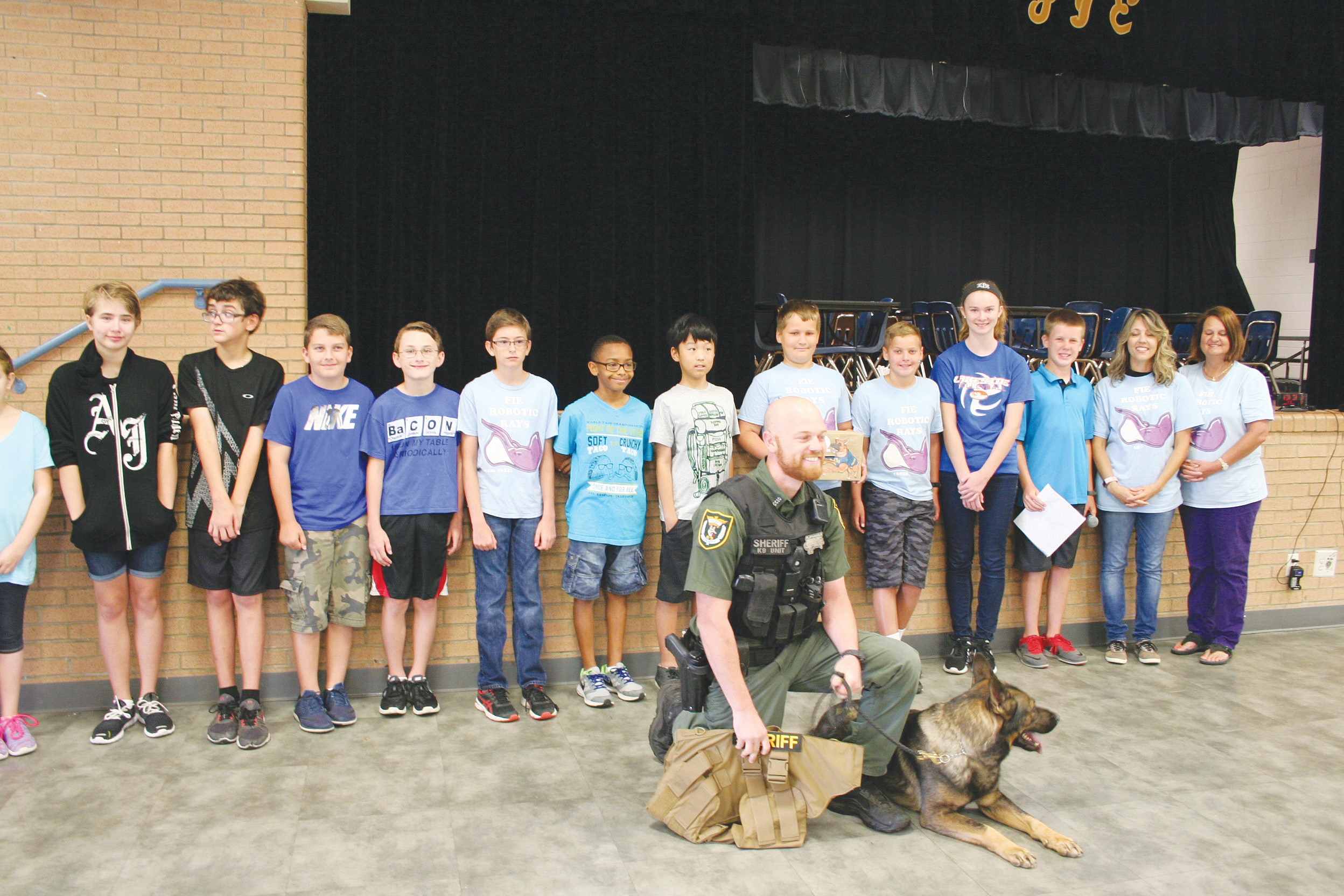 Students play role in making sure police dog is street ready | Clay Today