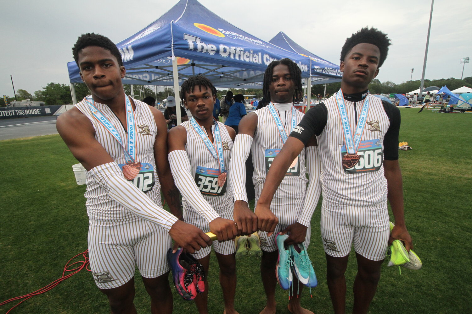 Oakleaf boys 4 x 100 smokes in tightest race of day | Clay Today