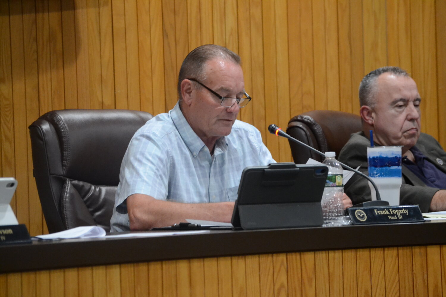 Increased pay for city council and mayor gets first passage in East ...