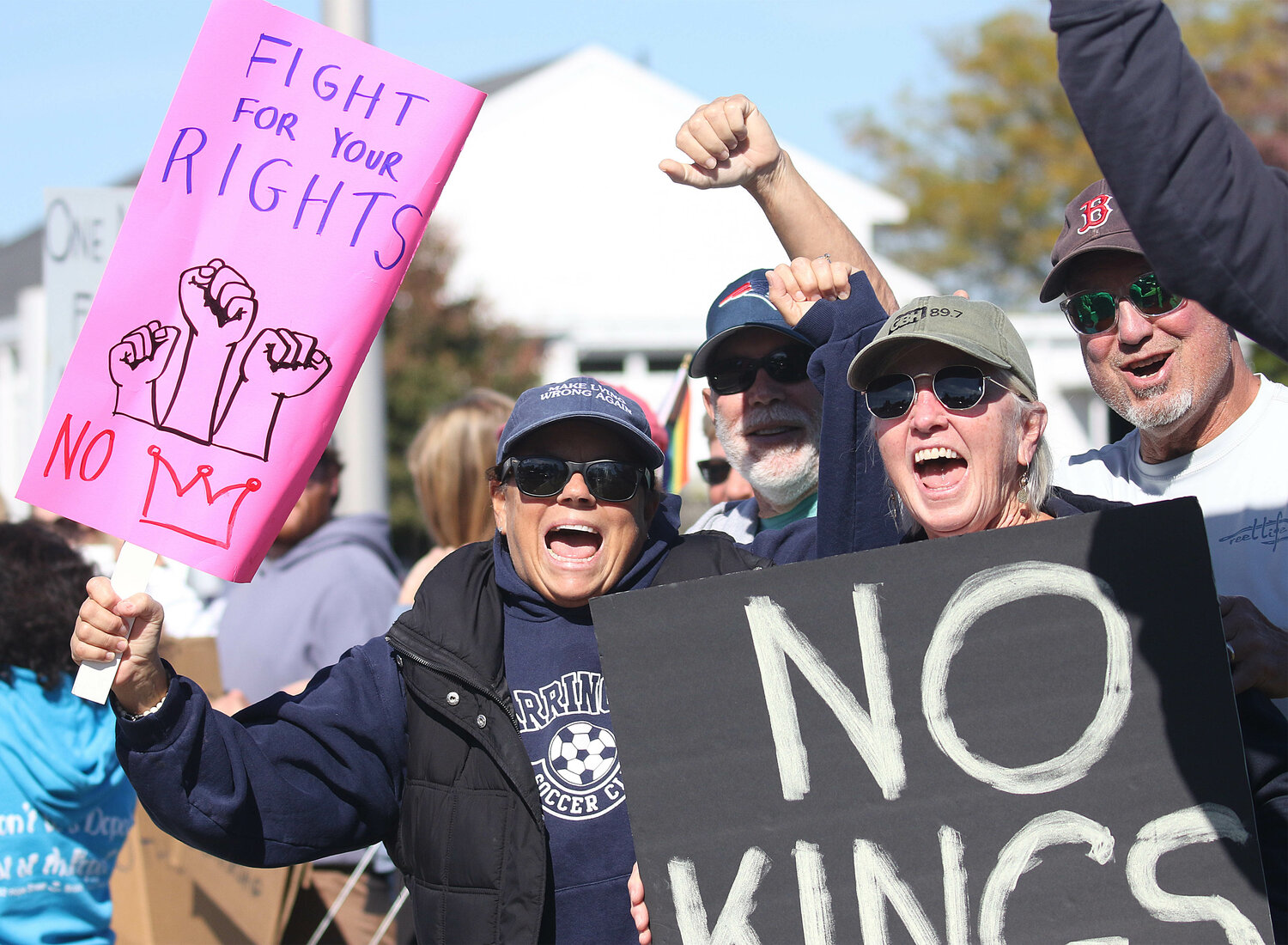 Crowd calls for ‘No Kings’ at Barrington rally on Saturday | EastBayRI ...