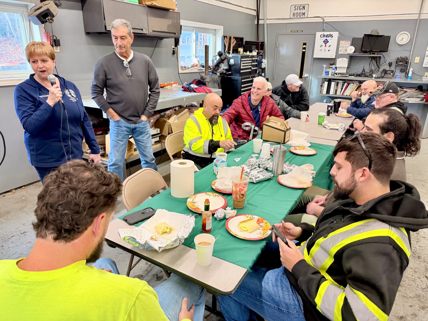 Westport highway workers get a rare 'Thank you' | EastBayRI.com - News ...