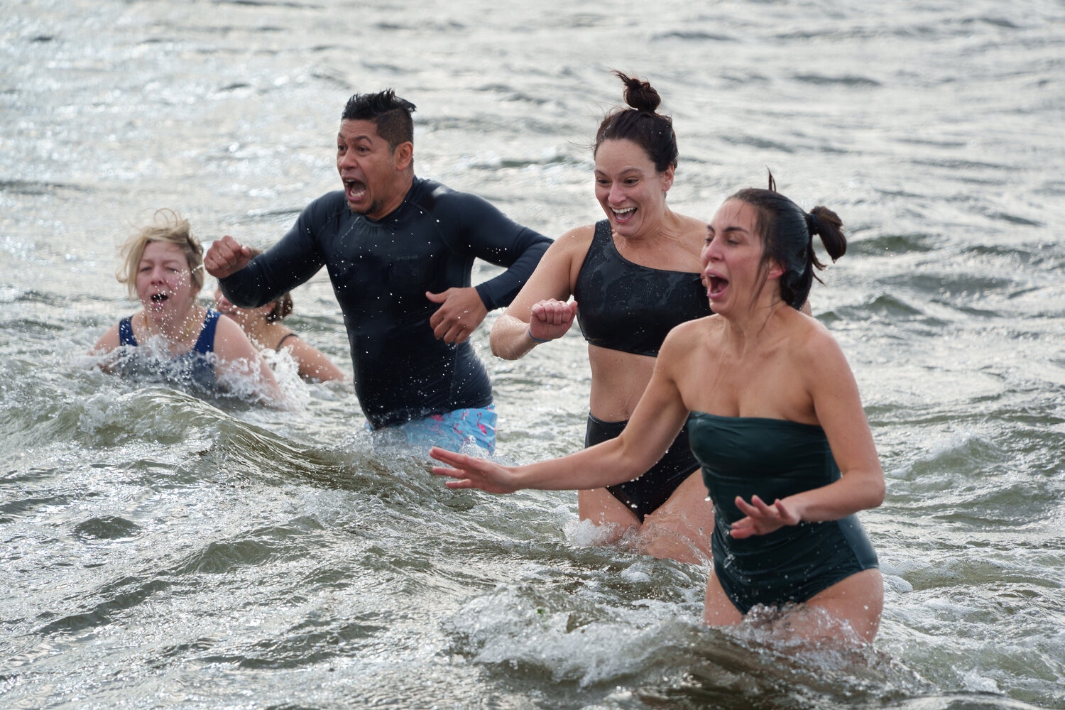The brave in Barrington take New Year's Day dip in the bay | EastBayRI ...