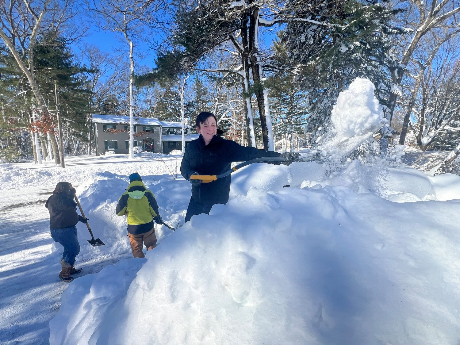Barrington begins digging out after blizzard | EastBayRI.com - News ...