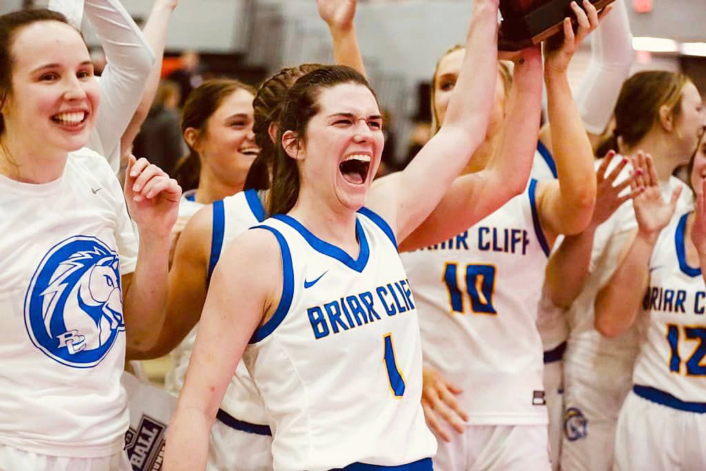 Benne continues to heat up the court at Briar Cliff | Oakland ...
