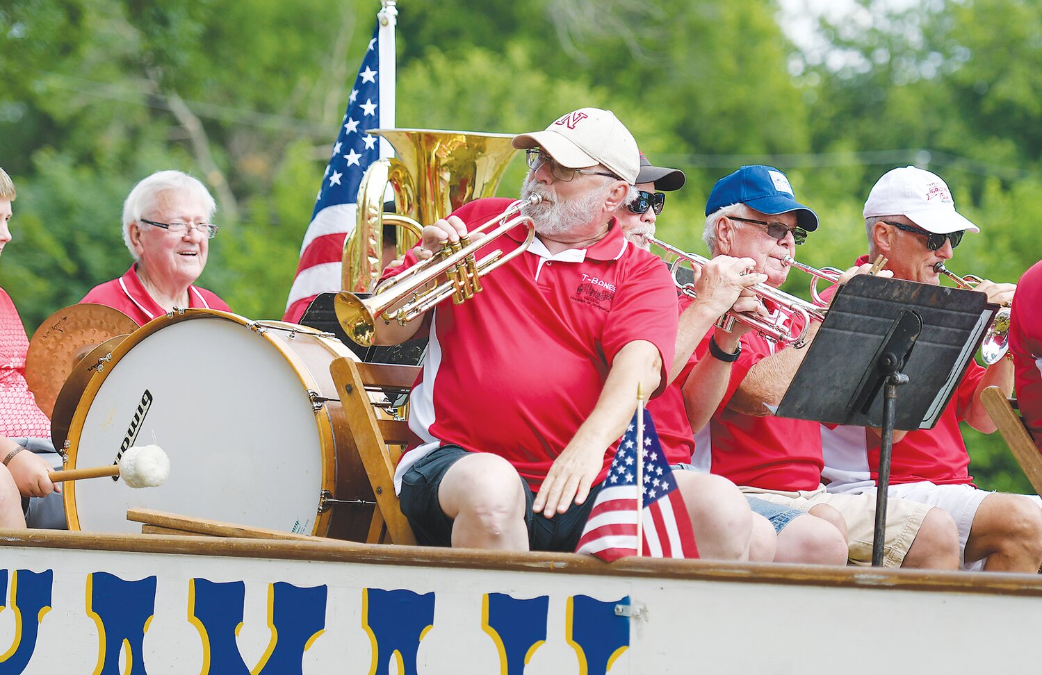 O, what a parade! | Oakland Independent and The Lyons Mirror-Sun