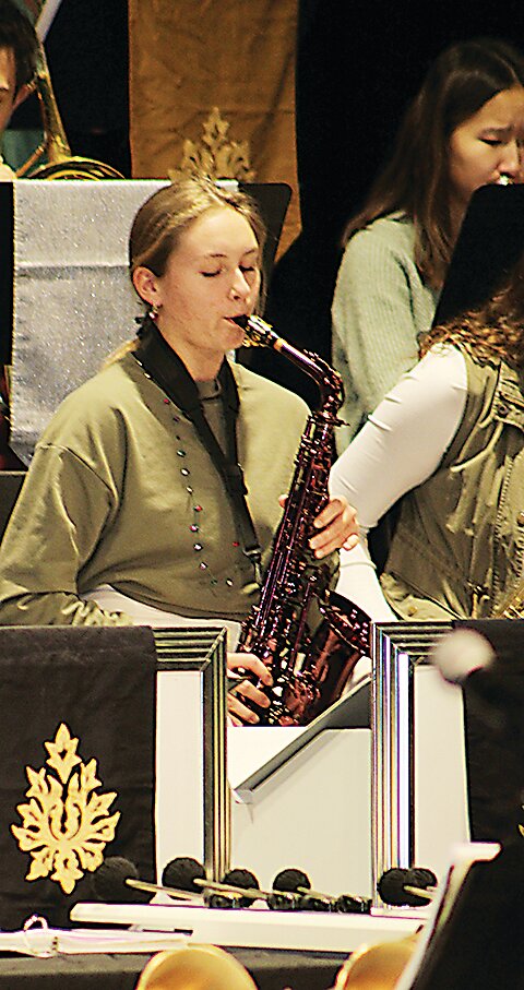Iowa Lakes rings in the holidays - Estherville News