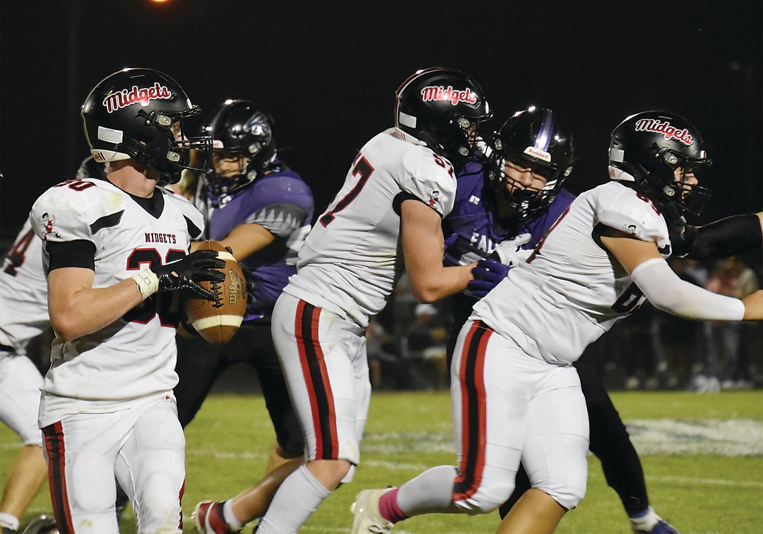 Falcons soar past Midgets in district tilt - Estherville News