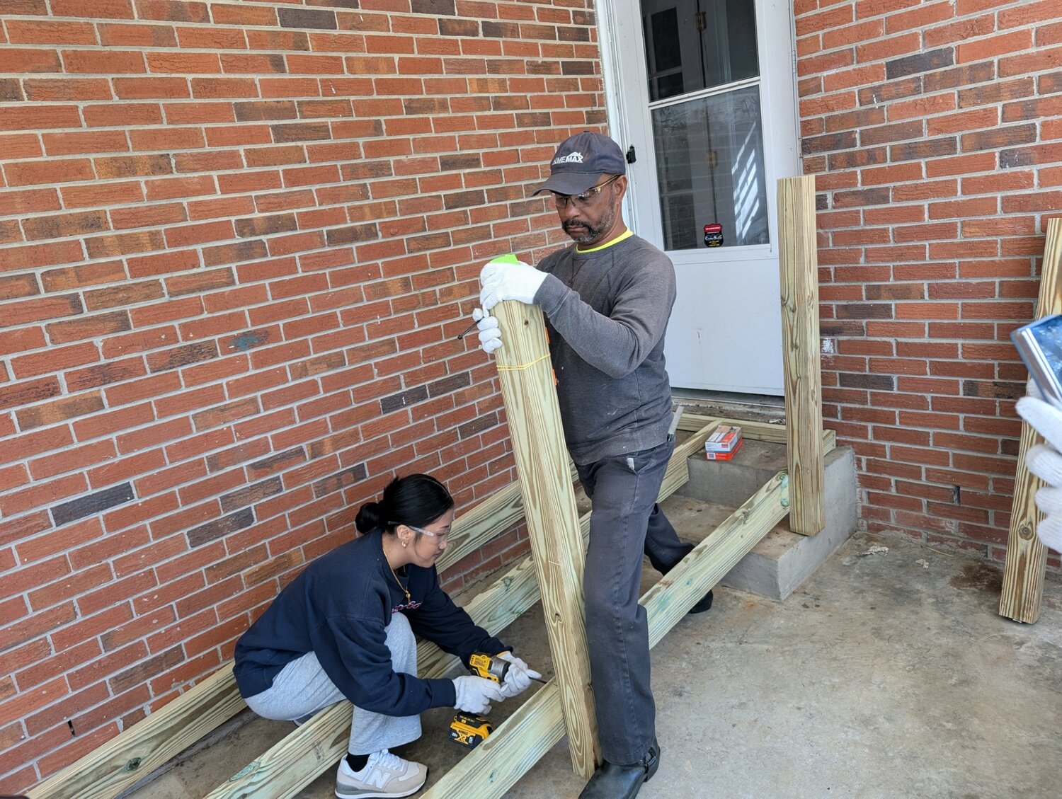 Irmo High students build wheelchair ramp for local family | Lexington ...