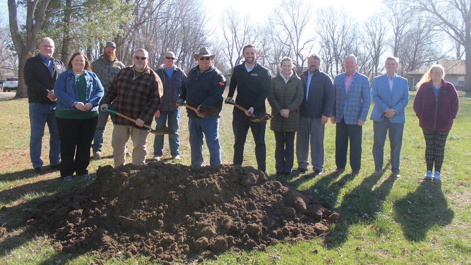 Jonesburg holds ceremony for new senior housing project - Montgomery ...