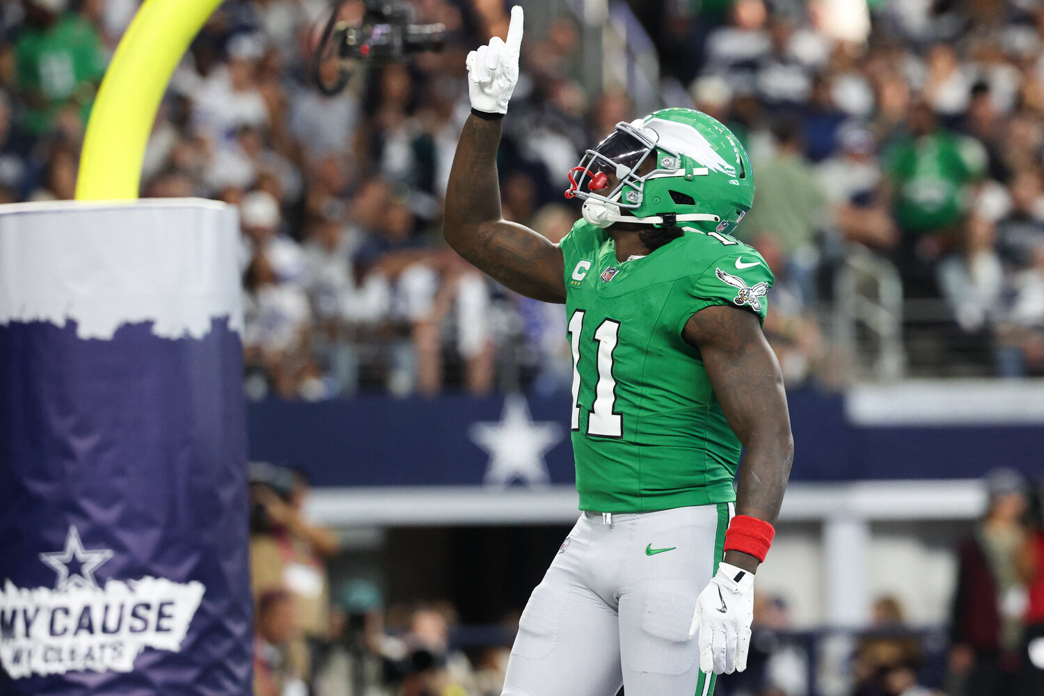 Eagles trade A.J. Brown to Patriots for 2028 first-round pick - Metro ...