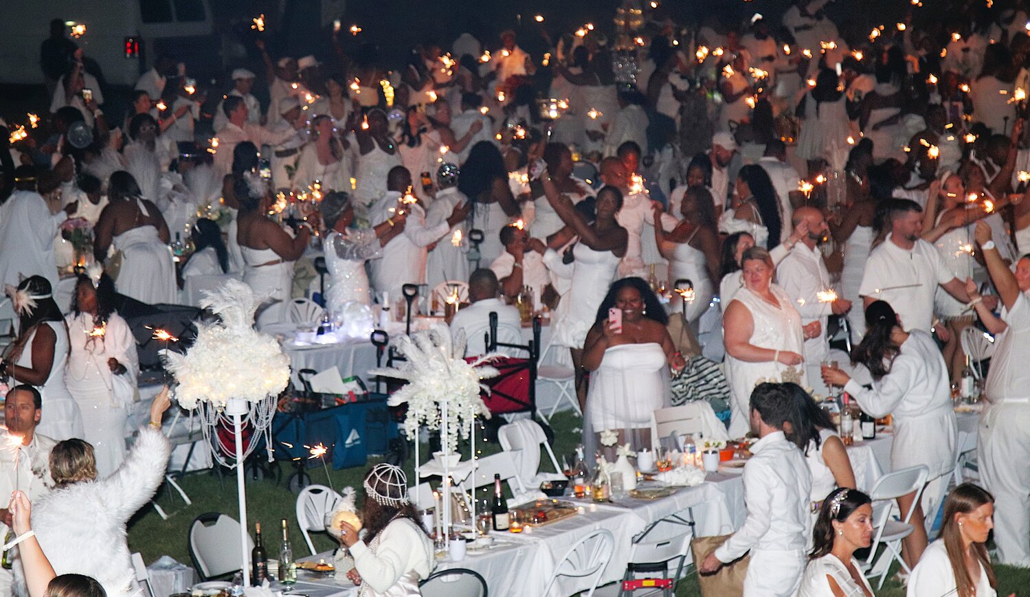 Le Dîner en Blanc Philadelphia returns with America 250 theme - Metro ...