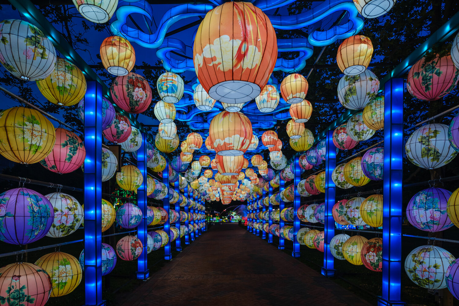 Franklin Square glows again as Philadelphia Chinese Lantern Festival ...