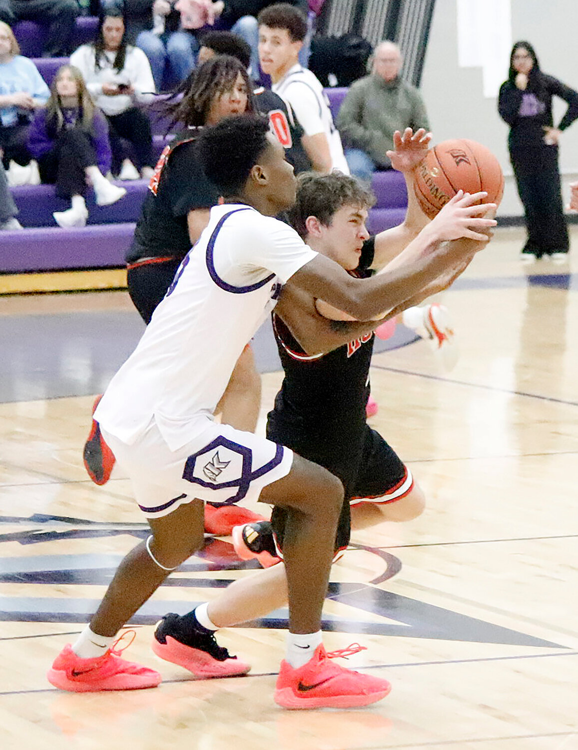 Chiefs roll Bloodhounds out of post-season - Pen City Current