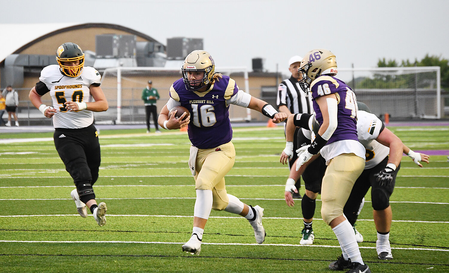 Roosters fall to Spoofhounds - Tribune and Times